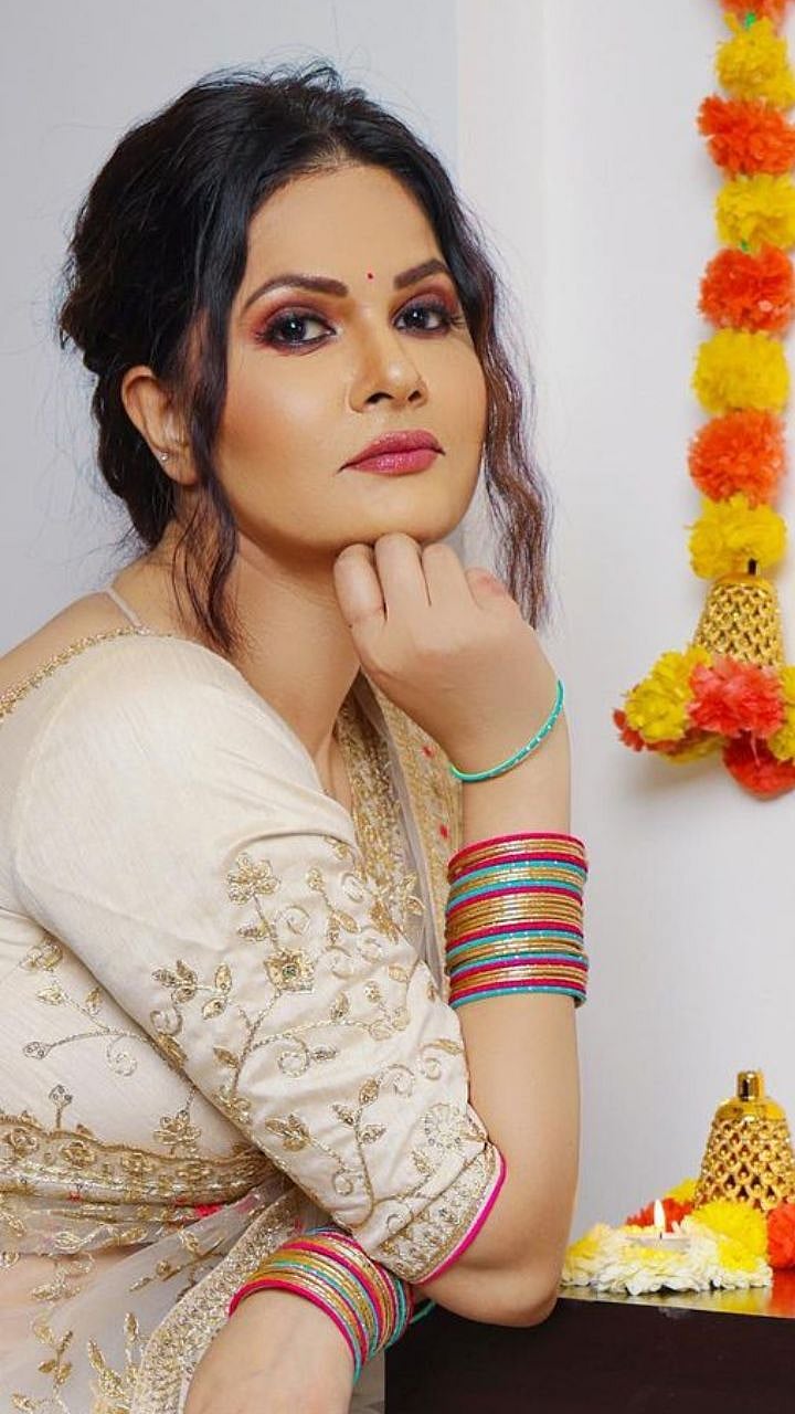 Aabha Paul: डोळ्यांत या रोज तुला जपायचे रे आता