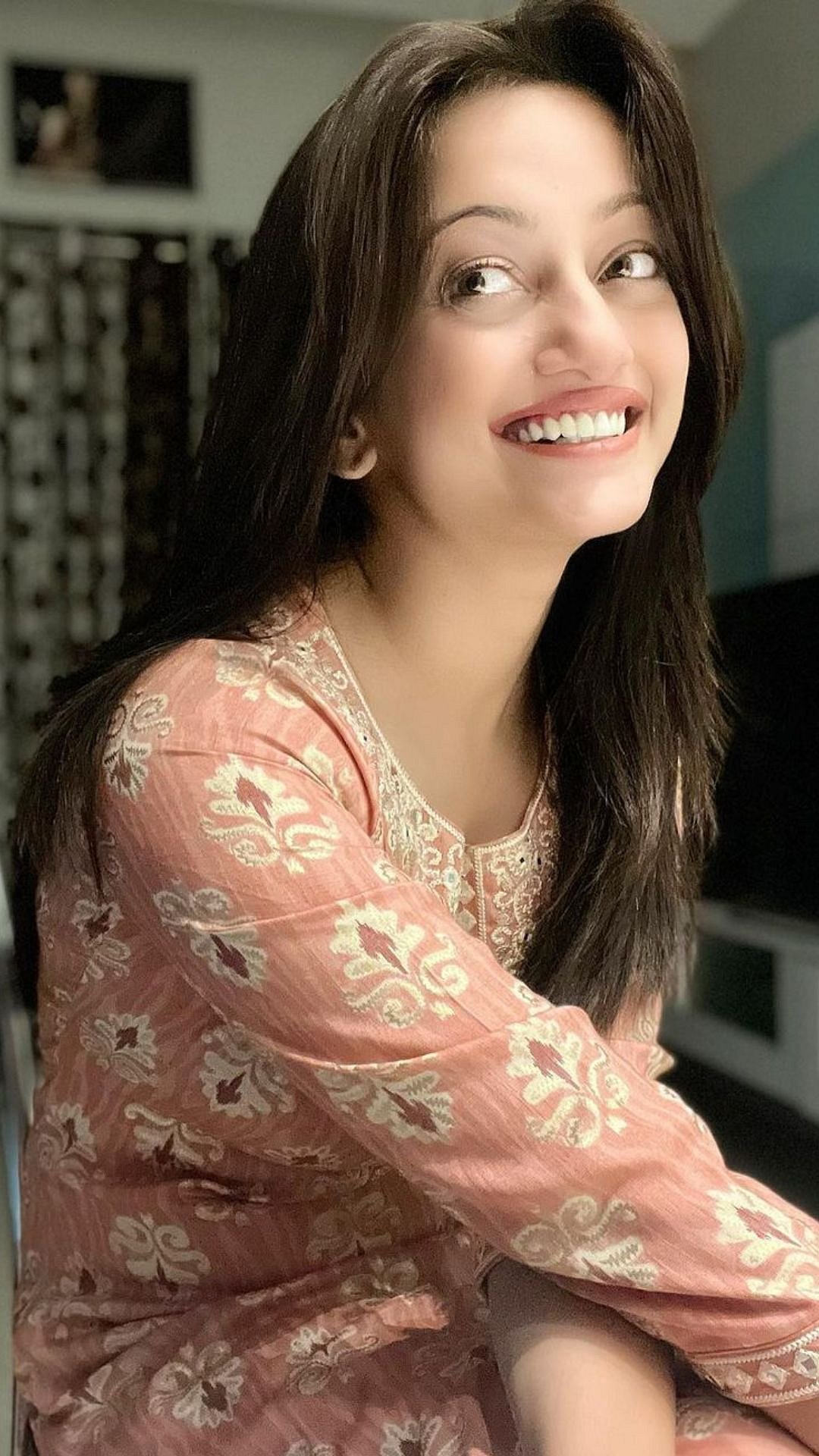 Manasi Naik : अर्ज किया है...मानसीचा चाहत्यांना हटके सल्ला