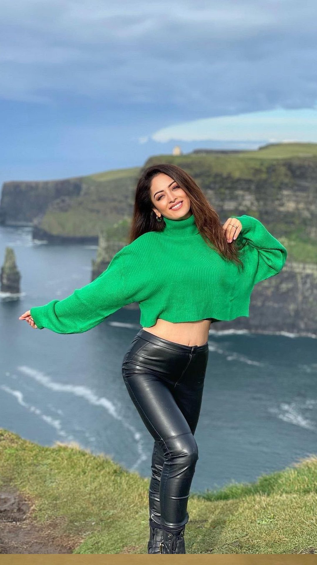 Sandeepa Dhar : अभिनेत्री संदिपाचा स्टनिंग अवतार, पाहा फोटो