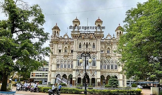 सोलापूर महापालिकेत हायव्होल्टेज ड्रामा; काँग्रेसचे माजी महापौर ...