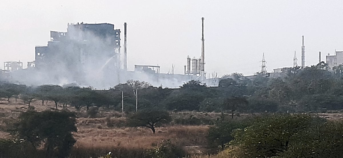 Jindal Fire Accident : जिंदालमधील आग 60 तासांनंतर आटोक्यात; मातीचे ...