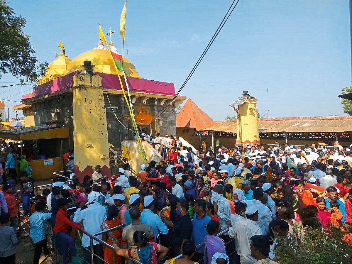 Chandanpuri Yatrotsav : चंदनपुरीत गर्दीचा येळकोट; लाखावर मल्हारभक्त ...
