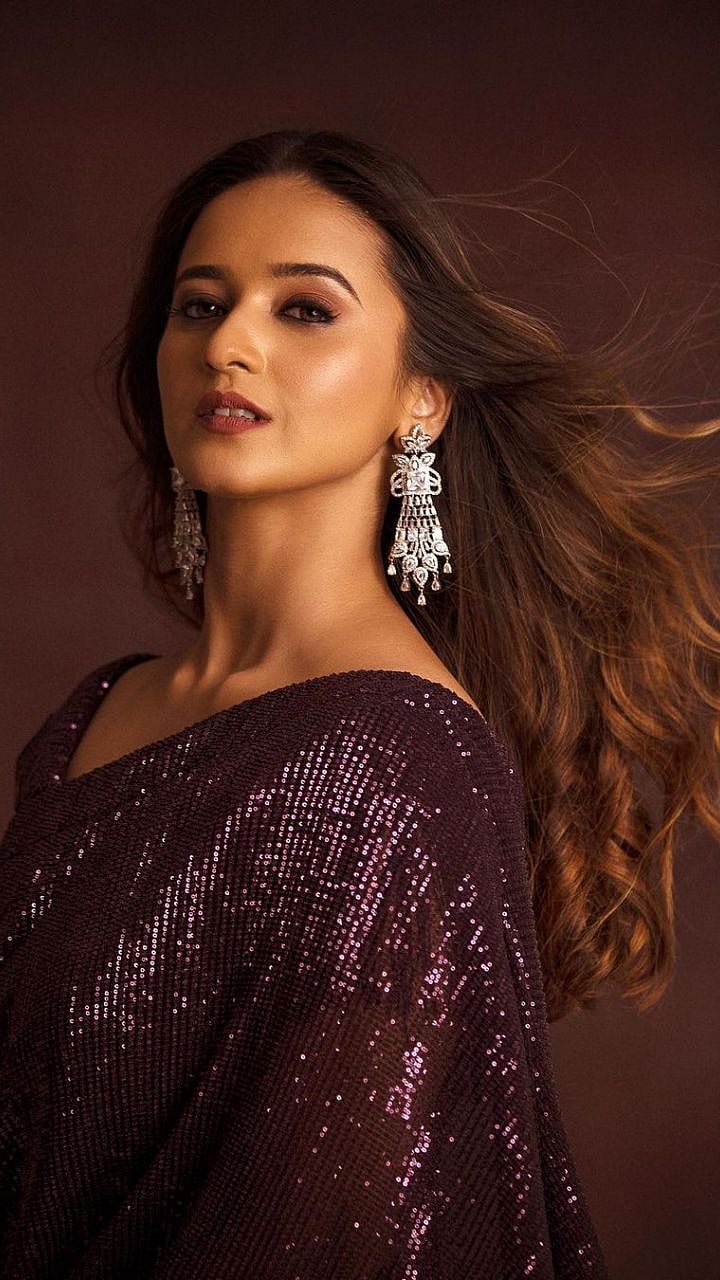 ‘वाळवी’फेम शिवानीचा बेभान करणारा लूक...Shivani Surve