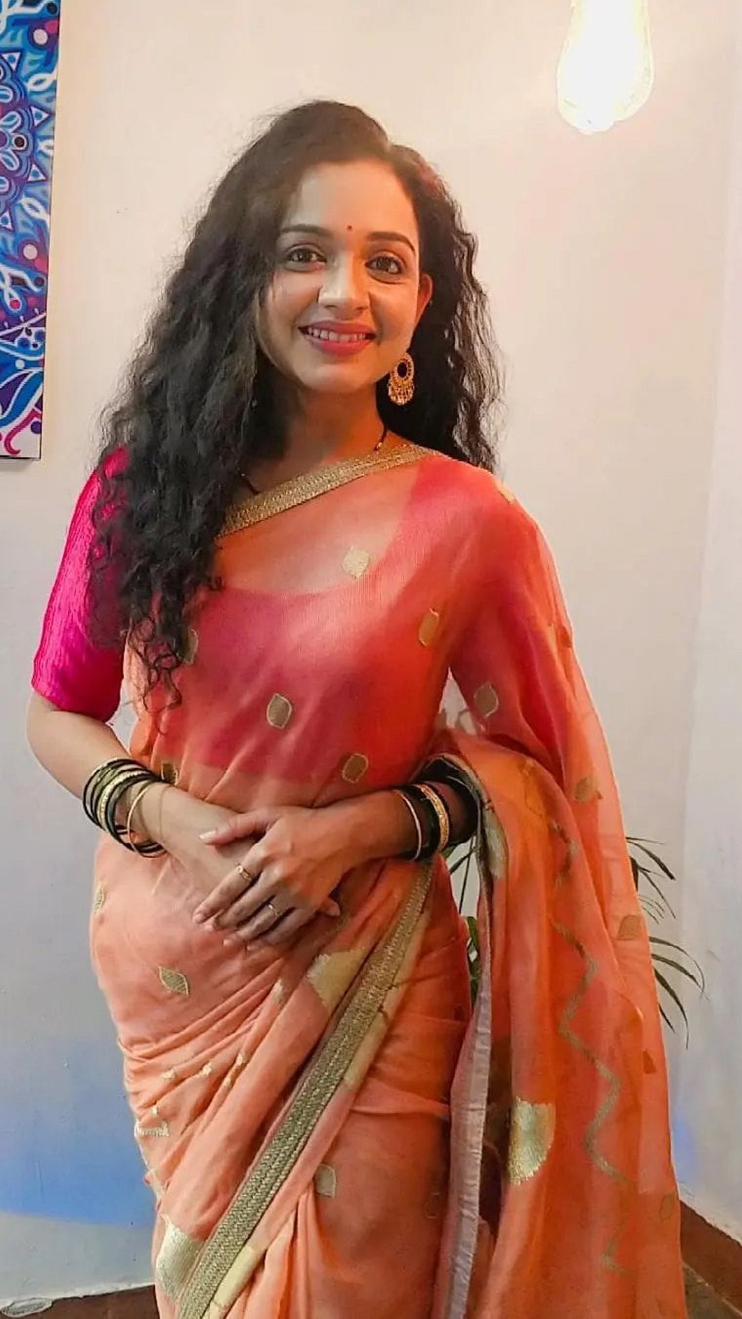 Rashmi Anpat : कुरळे केस अन् ओठी गोड हास्य हि तर आहे आपल्या रश्मीची ओळख