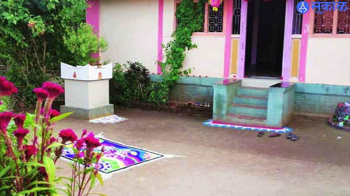 Tulsi Vastu Tips : तुमच्या घरातील तुळस योग्य दिशेला आहे? नाहीतर घरात ...