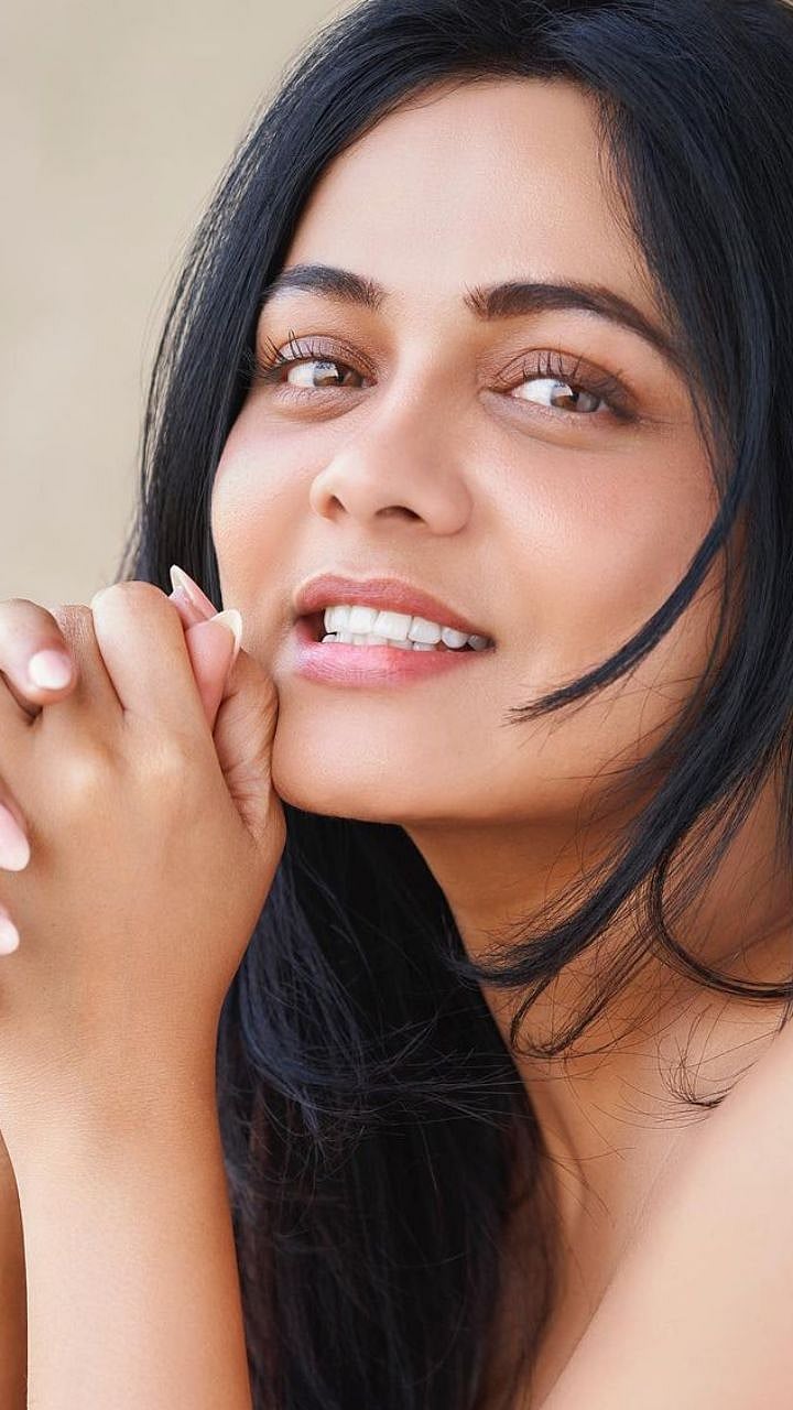 Prarthana Behere : पदर ढळला प्रार्थना हसली!