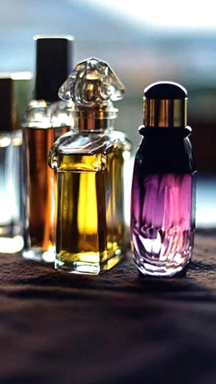Side Effects of Perfume | पर्फ्युम वापरायची सवय ठरू शकते धोकादायक