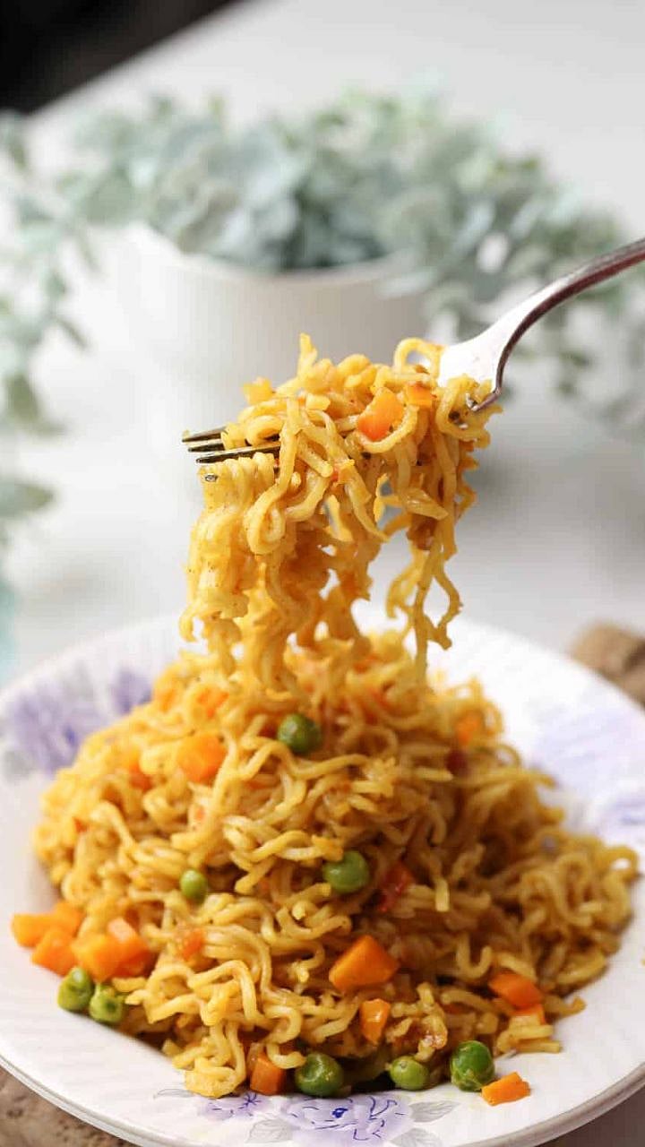 हे वाचाल तर Maggi खाणंच सोडाल l maggi instant noodles side effects