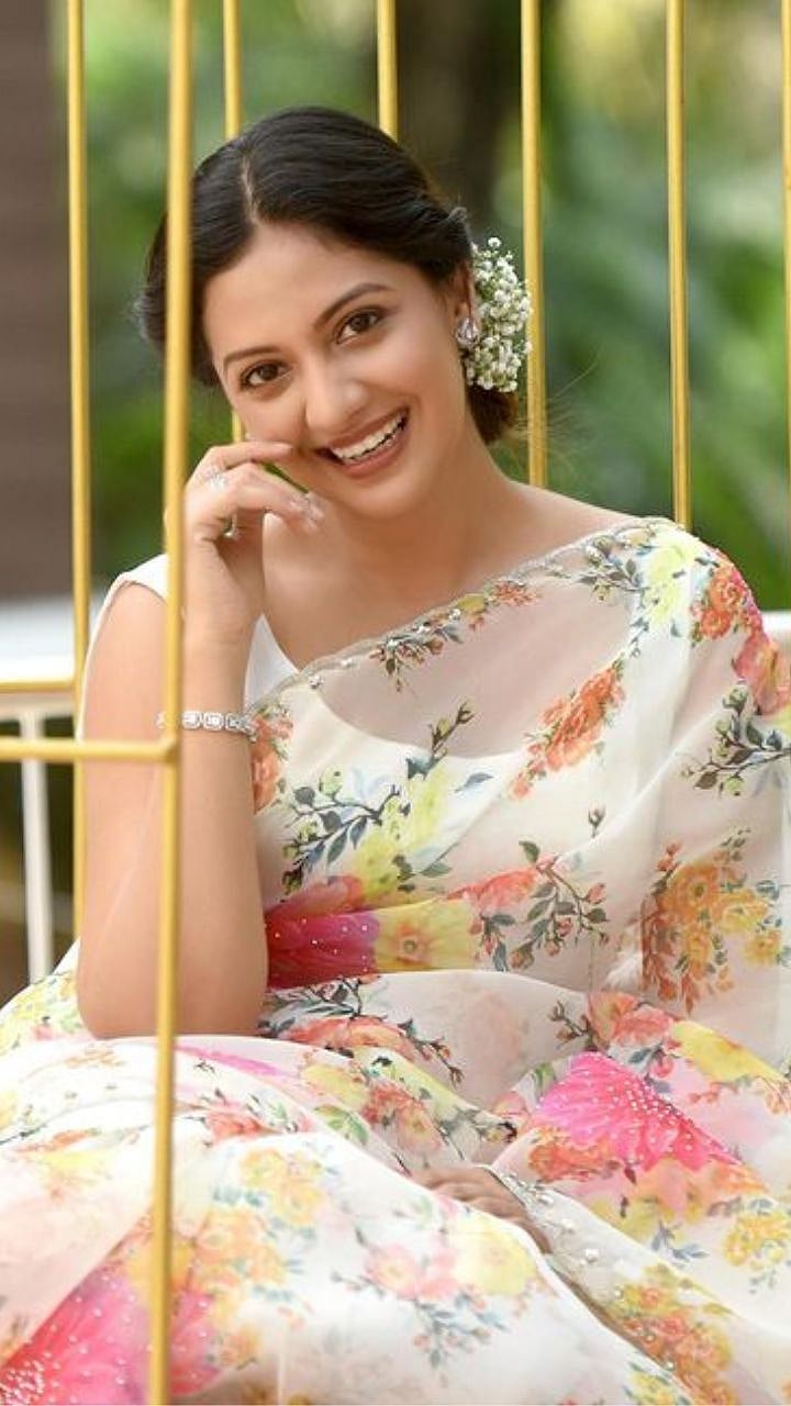 तेजश्रीचे तेज अन् कातील स्माईल जणू अप्सराच Tejashri Pradhan