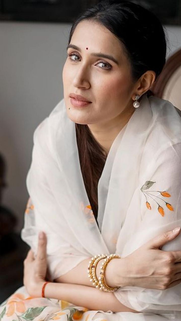 Sagarika Ghatge : सागर जैसी आखोवाली ये तो बता...!