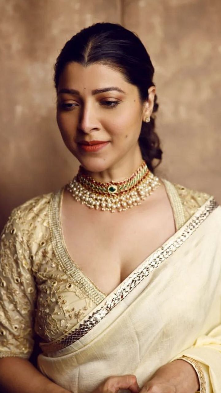 Tejaswini Pandit : उदास तू का ते मला कळेना रे