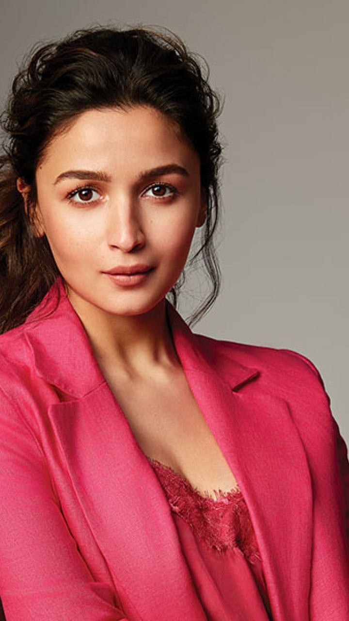 Alia Bhatt | आलिया भटच्या आवडीचं सलाड खा आणि फीट राहा