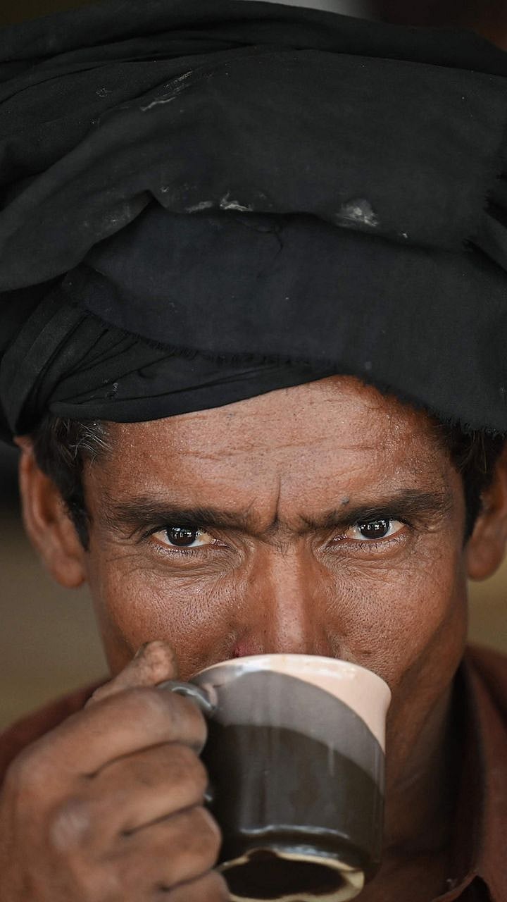 Tea Drinking Habbit : चहा प्यायल्याने खरंच काळे होतो का l Tea Drinking ...