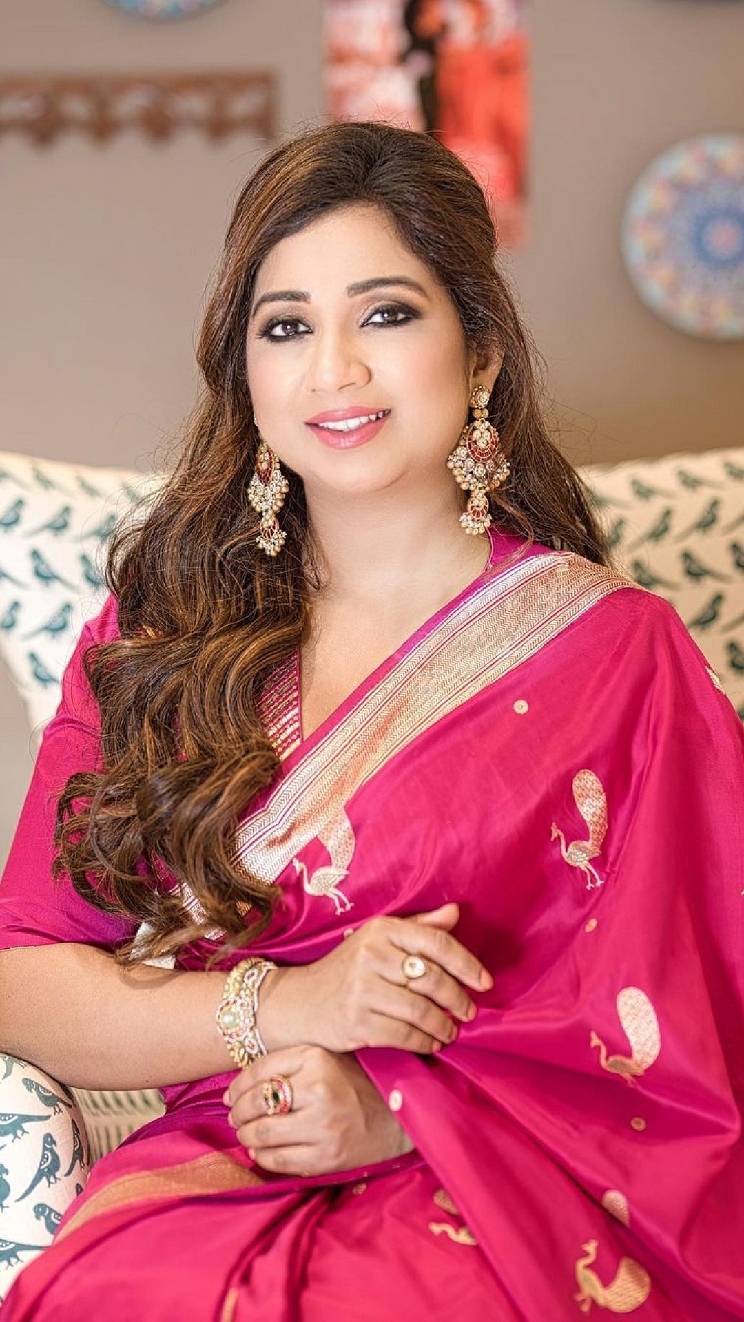 Shreya Ghoshal : सांगा मी कशी दिसतेय?