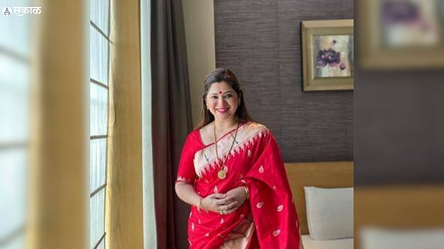 Dipali Sayyed : चित्रपट ते राजकारण, दीपाली सय्यद यांचं घर आतून दिसतं ...