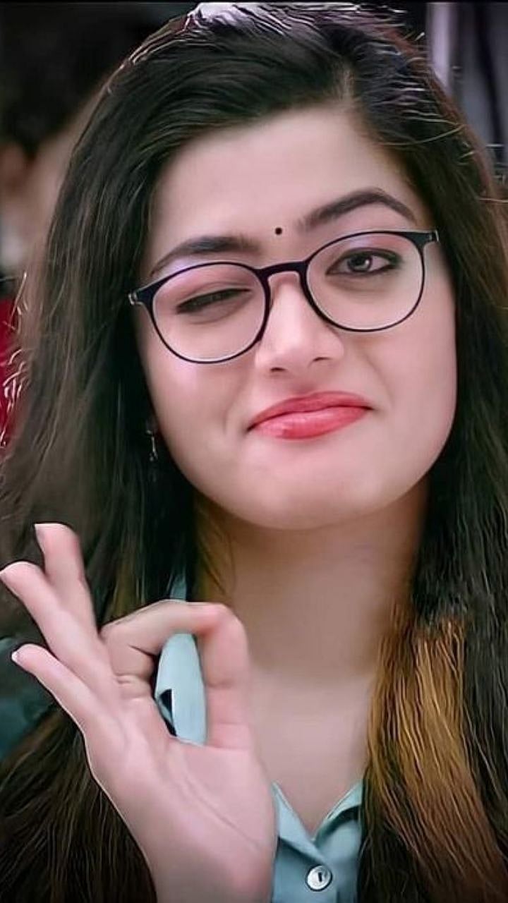 Specs Frames : मुलींनो, पहा एकापेक्षा एक भारी चष्म्यांचे फ्रेम ...