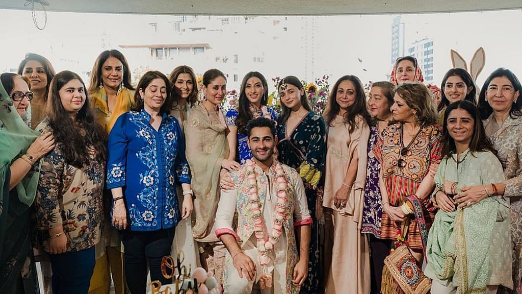 Kareena Kapoor News: कपूर कुटुंबात पुन्हा गुणगुणला बाळाचा आवाज.. करीना ...