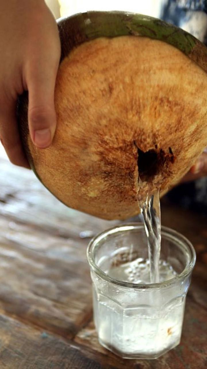 Coconut Water Benefits : उन्हाळ्यात नारळ पाणी का प्यावे? वाचा फायदे ...