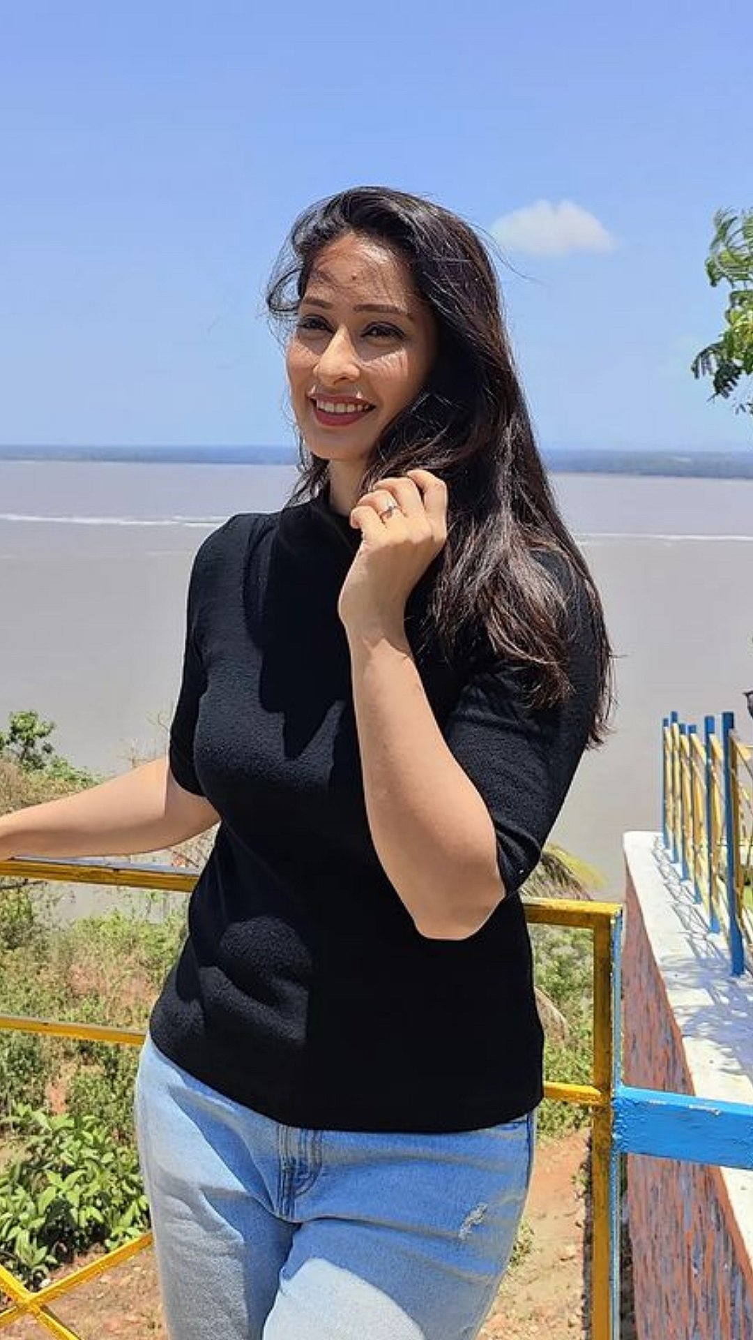 Priya Marathe : साध्या लूकमध्येही किती मधाळ दिसतेयस गं...