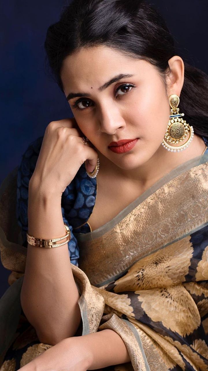 तुझ्या नजरेच्या ठिणगीन गं... वणवा पेटला | Anushka Sarkate