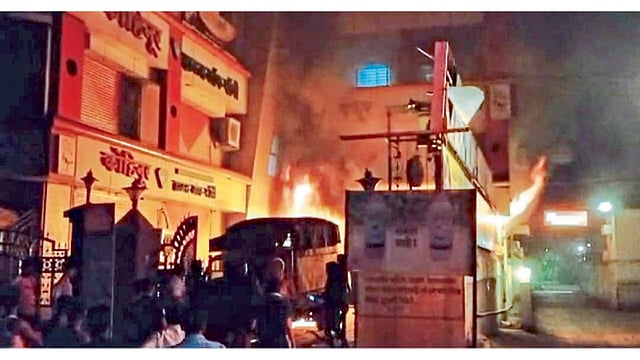 Tembhurni Fire : टेंभुर्णीमध्ये आगीत अडीच कोटींचे नुकसान