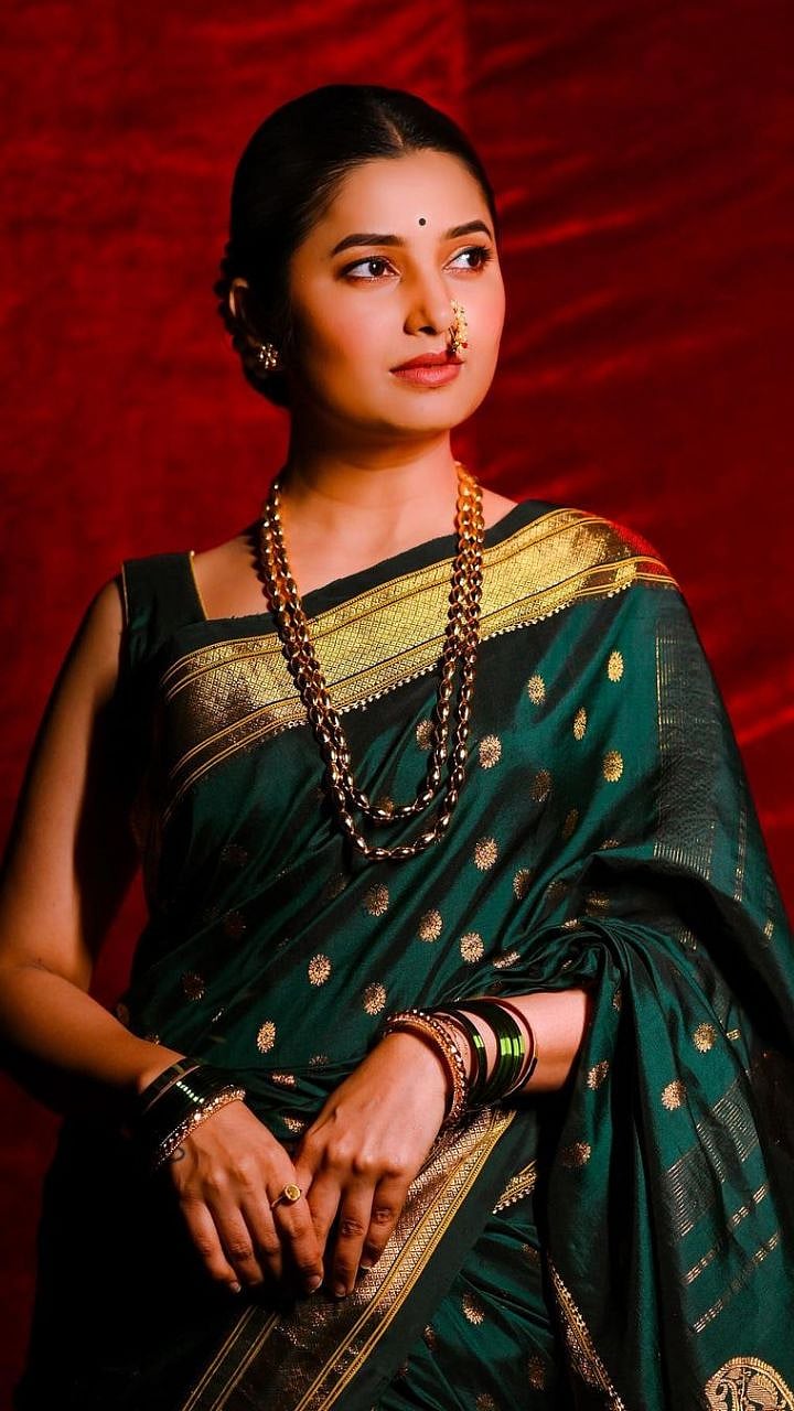 हे वेडे मन माझे पुरतेच भाळले..Prajakta Mali | prajakta mali marathi ...