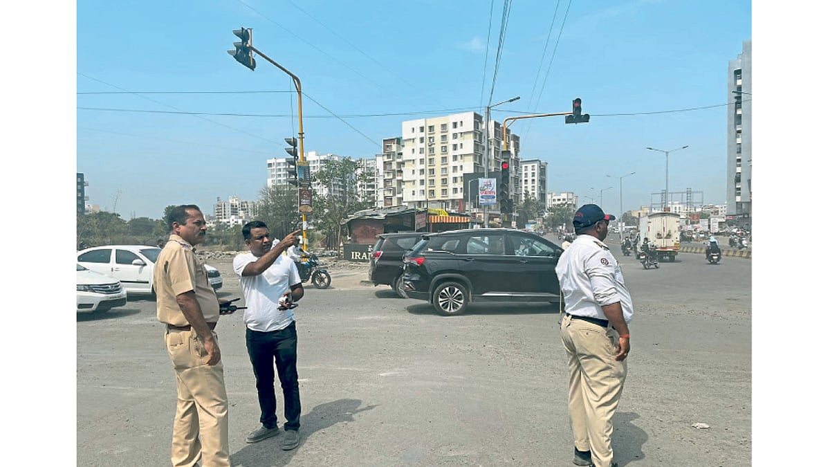 Automatic Smart Signal System : वाहनांनुसार आपोआप ठरतेय सिग्नलची वेळ ...