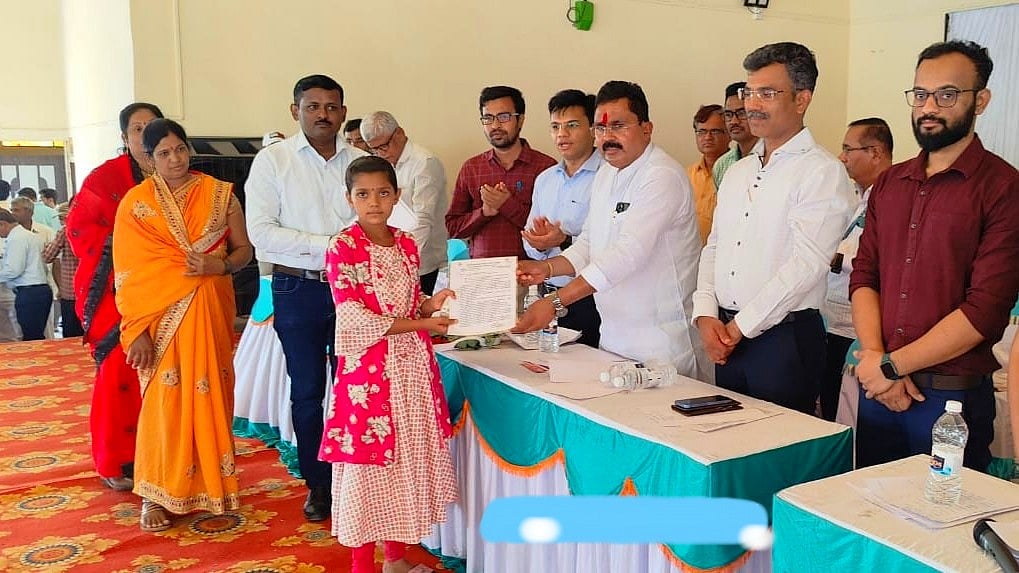 Solapur : शासन आपल्या दारी हा उपक्रम स्तुत्य"शेतकऱ्यांना लाभ द्यावा ...