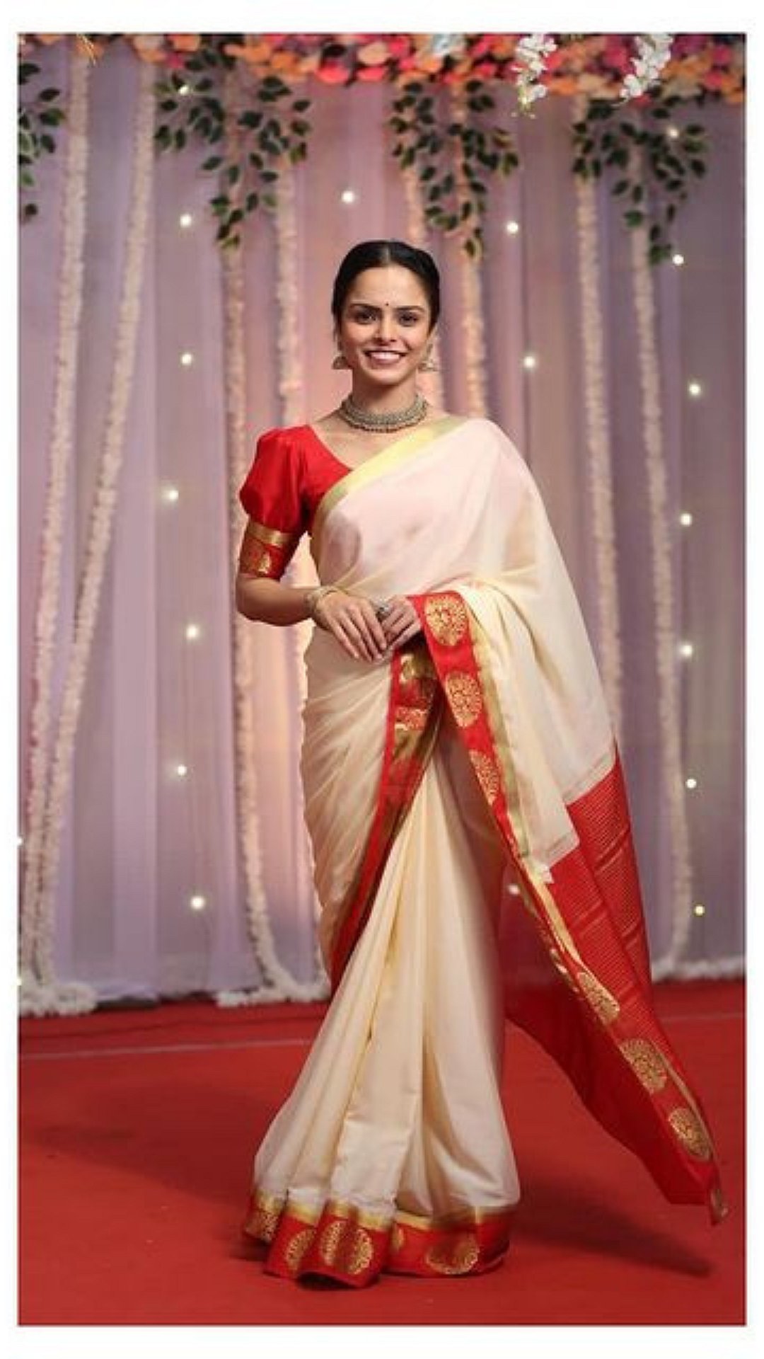 Trushna Chandratre : पांढऱ्या शुभ्र साडीत खुललं तृष्णाचं सौंदर्य...