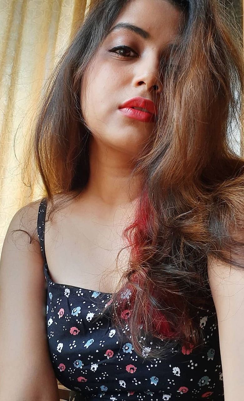 Tanvi Mundle : नको पाहू मजला तू, असे लपूनी छपूनी...