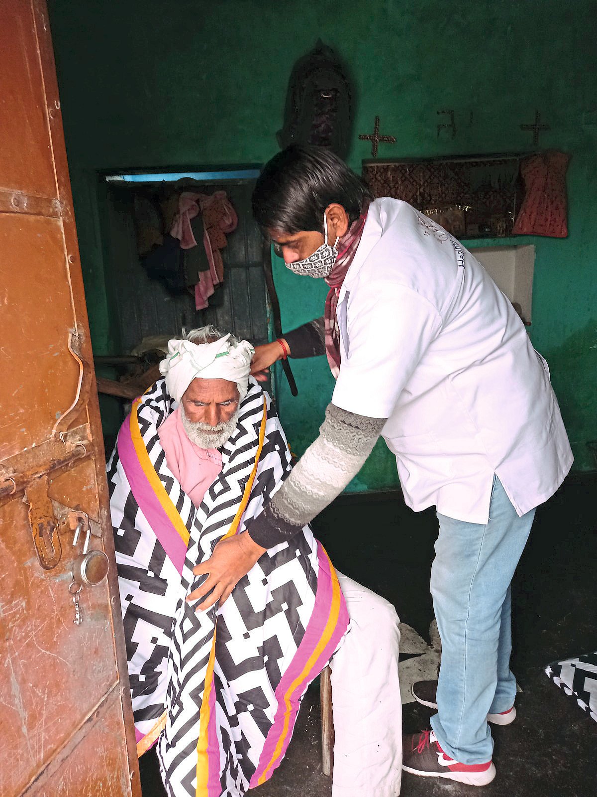 वृद्धमित्र प्रकल्पास हवी मदत!