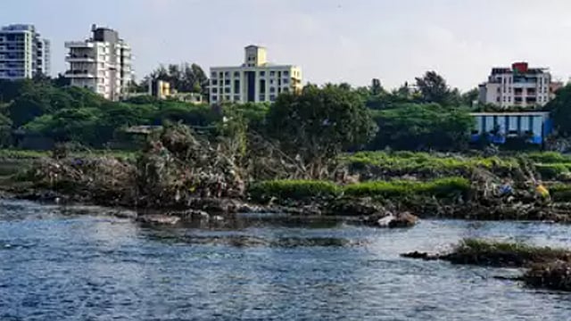 Pune News : पूर रेषेच्या आत टोलेजंग इमारतीवर पर्यावरणप्रेमीचा आक्षेप ...