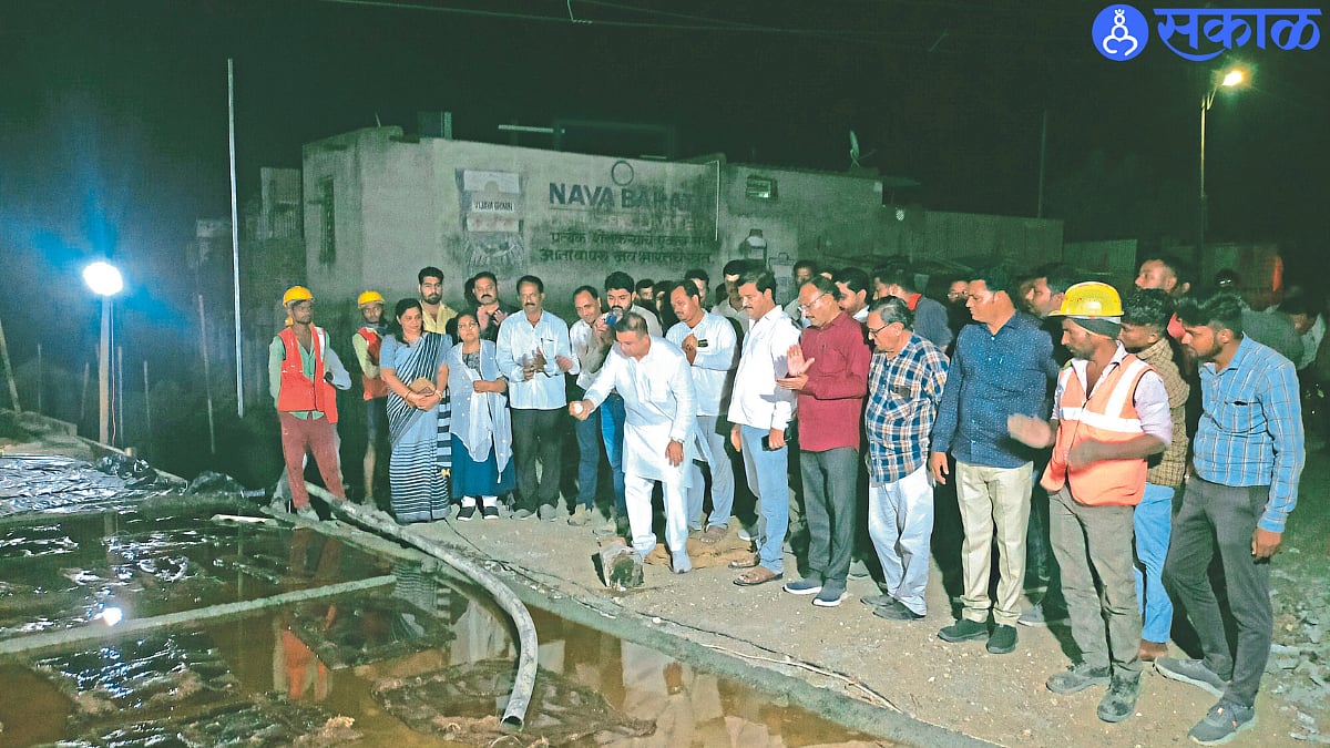 Dondaicha Railway Bridge News : दिवाळीपर्यंत उड्डाणपुल पूर्ण करावा ...