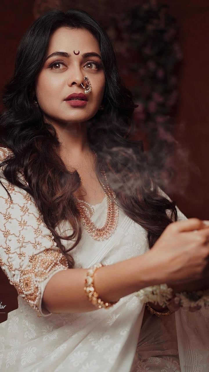 तुला पाहून धुंद होतात शब्द सारे, धुंद होतात भावना Prarthana Behere