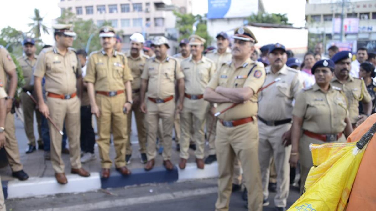 Palkhi Sohala : पुणे शहरात कडेकोट बंदोबस्त, पोलिसही वारकऱ्यांच्या वेशात ...