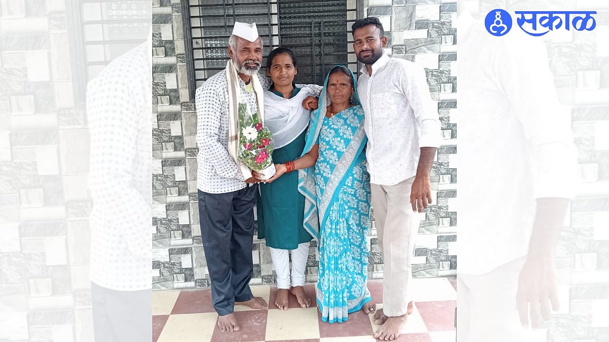 PSI Success Story: हॉटेल कुकची लेक झाली 'फौजदार'! सायने गावातील पहिली ...