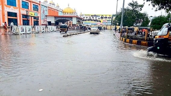 Nanded Rain News : पावसाचा जोर कायम...किनवट, माहूर तालुक्यांत अतिवृष्टी; सरासरी ४९.५० मिलिमीटरची ...