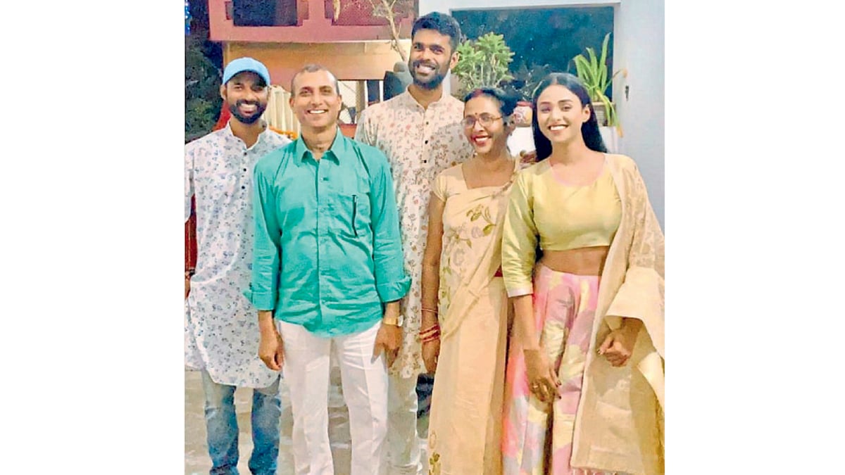 नातीगोती : ‘पहिलं प्राधान्य कुटुंबाला’ vijaylaxmi malya writes first ...