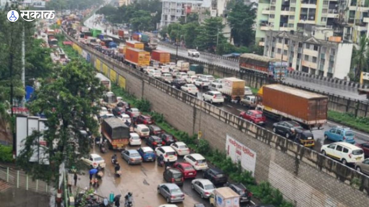 Pune Traffic: मुंबई बंगळुरू महामार्गावरील वाहतूक ठप्प; नवीन कात्रज ...