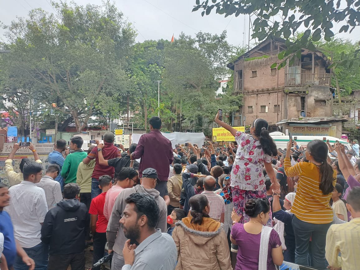 Narendra modi in pune: एकीकडे विरोध तर दुसरीकडे मोदींना पाहण्यासाठी ...