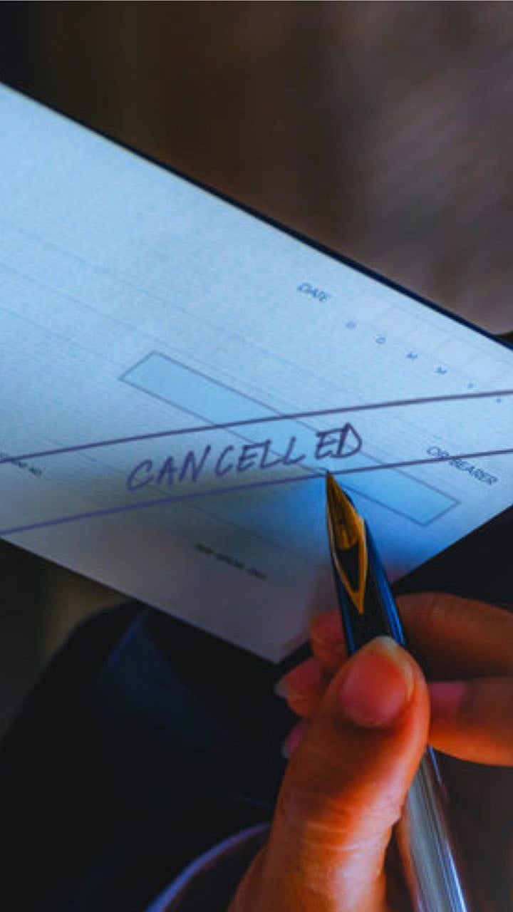 Cancelled Cheque:बँका कॅन्सल केलेला चेक का मागतात? काय आहे ते जाणून ...