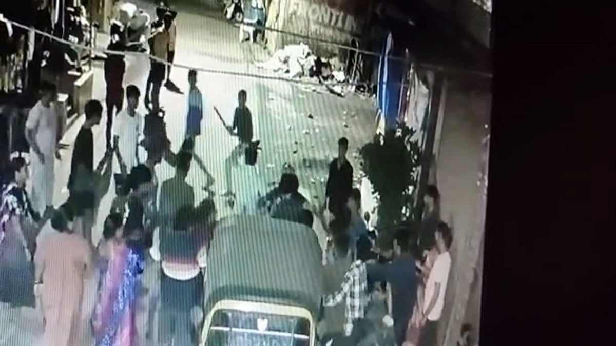 Dombivali Crime : धाकट्या भावाची तक्रार केल्याने थोरल्याने केले कोयत्याने वार; घटना सीसीटीव्ही ...