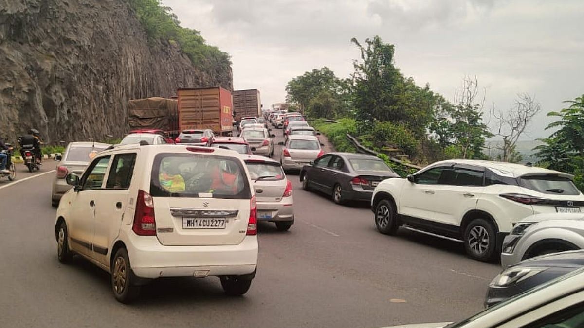 पुणे-सातारा महामार्गावरील खंबाटकी घाटात मोठी वाहतूक कोंडी; वाहनांच्या ...