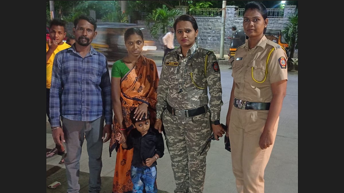 Old Sangvi : उद्यानात हरवलेला चिमुकला आई-वडीलांच्या कुशीत विसावला Child ...