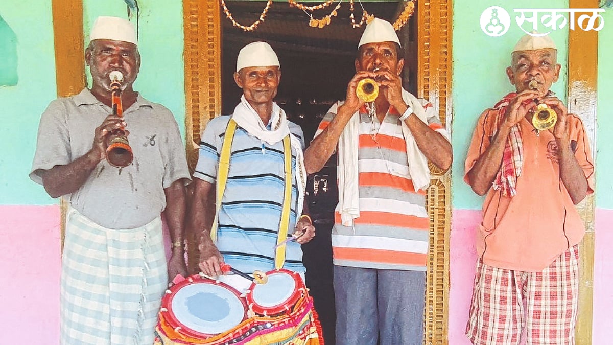 गायी चारत बासरीवादनातून संगीतसाधना! सनई-संबळला जिल्हाभरातून मोठी मागणी ...