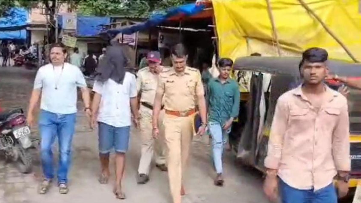 Dombivali Crime : रात्री प्रवाशांच्या डोळ्यात स्प्रे मारून लुटपाट करणाऱ्या चोरट्याला पोलिसांनी ...