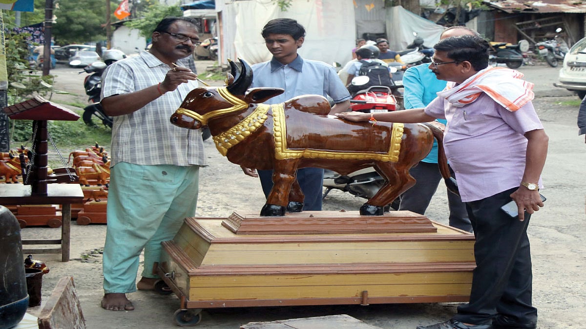 Bail pola : आकर्षक लाकडी व पितळेच्या नंदीची क्रेझ