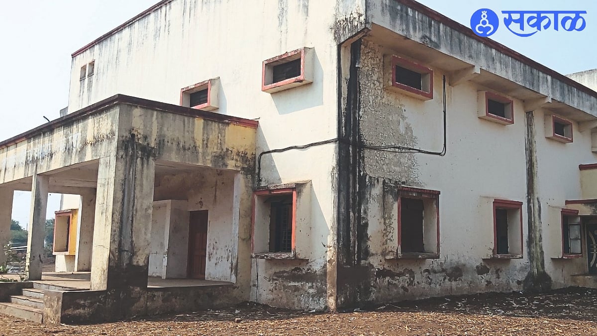 तळोदा तालुका क्रीडासंकुल काळवंडले! एक कोटीचा निधी वाया ...