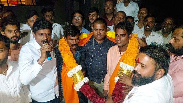 Maratha Reservation : गुणवर्त सदावर्ते यांच्या गाडीची तोडफोड करणाऱ्या ...