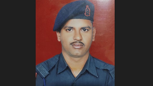Karad News : लेहमध्ये वसंतगडचा नायब सुभेदार हुतात्मा Naib Subedar ...